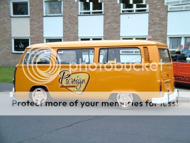 Close up photo of a Moon "Speedmaster" type wheel | Volkswagen Type 2 ...