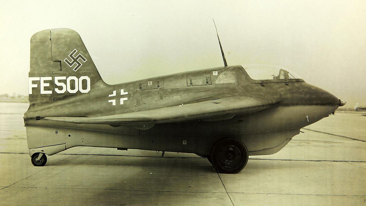 Messerschmitt Me 262 "Schwalbe" - First Flight Over Berlin in 61 Years ...